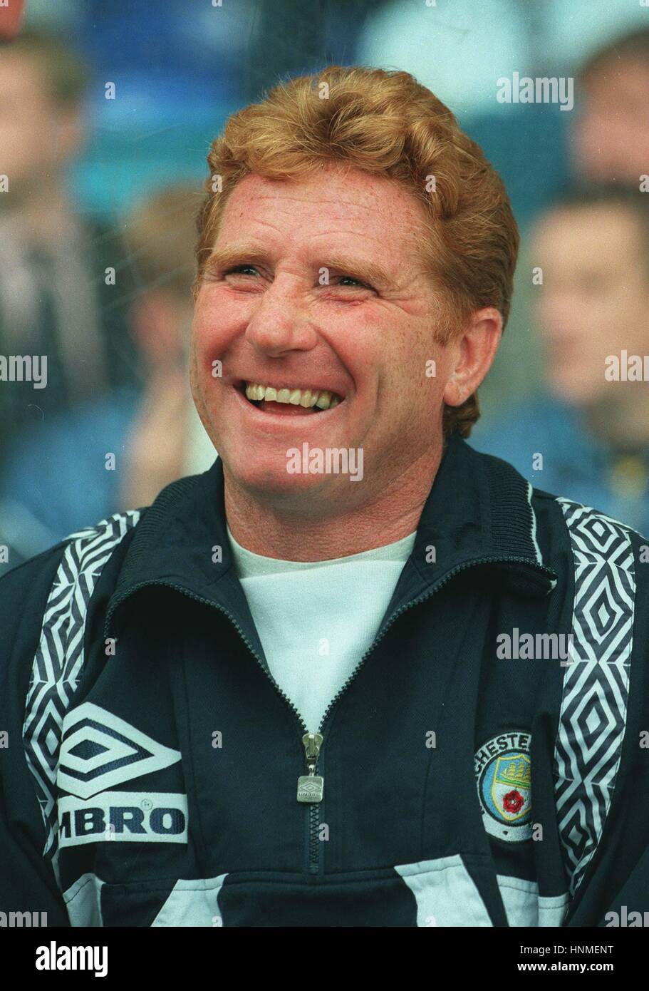 ALAN BALL MANCHESTER CITY FC MANAGER 12 September 1995 Stock Photo - Alamy