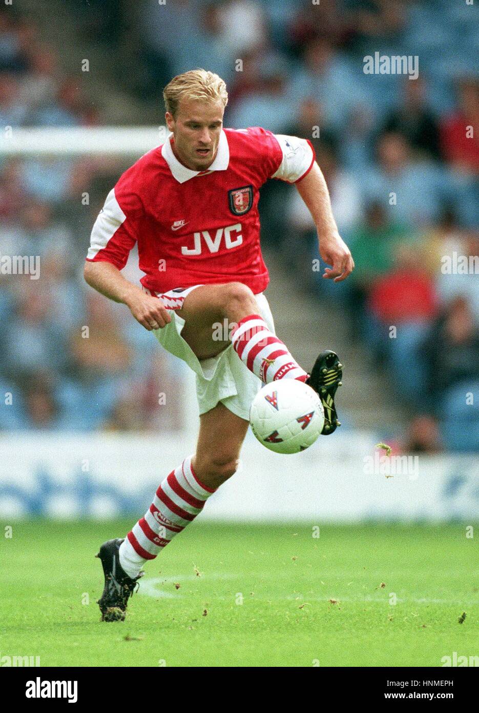 Bergkamp arsenal 1995 hi-res stock photography and images - Alamy