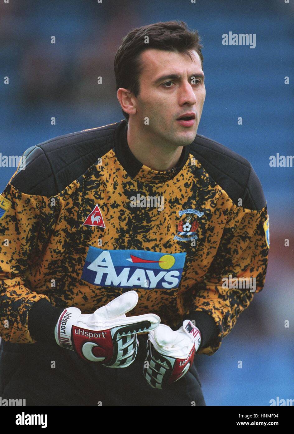DRAGJOE LEKOVIC HEART OF MIDLOTHIAN FC 12 October 1995 Stock Photo - Alamy