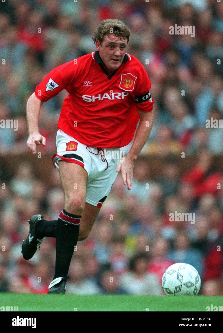 STEVE BRUCE MANCHESTER UNITED FC 26 October 1995 Stock Photo - Alamy