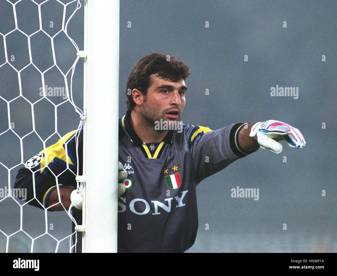 ANGELO PERUZZI JUVENTUS FC 01 November 1995 Stock Photo - Alamy