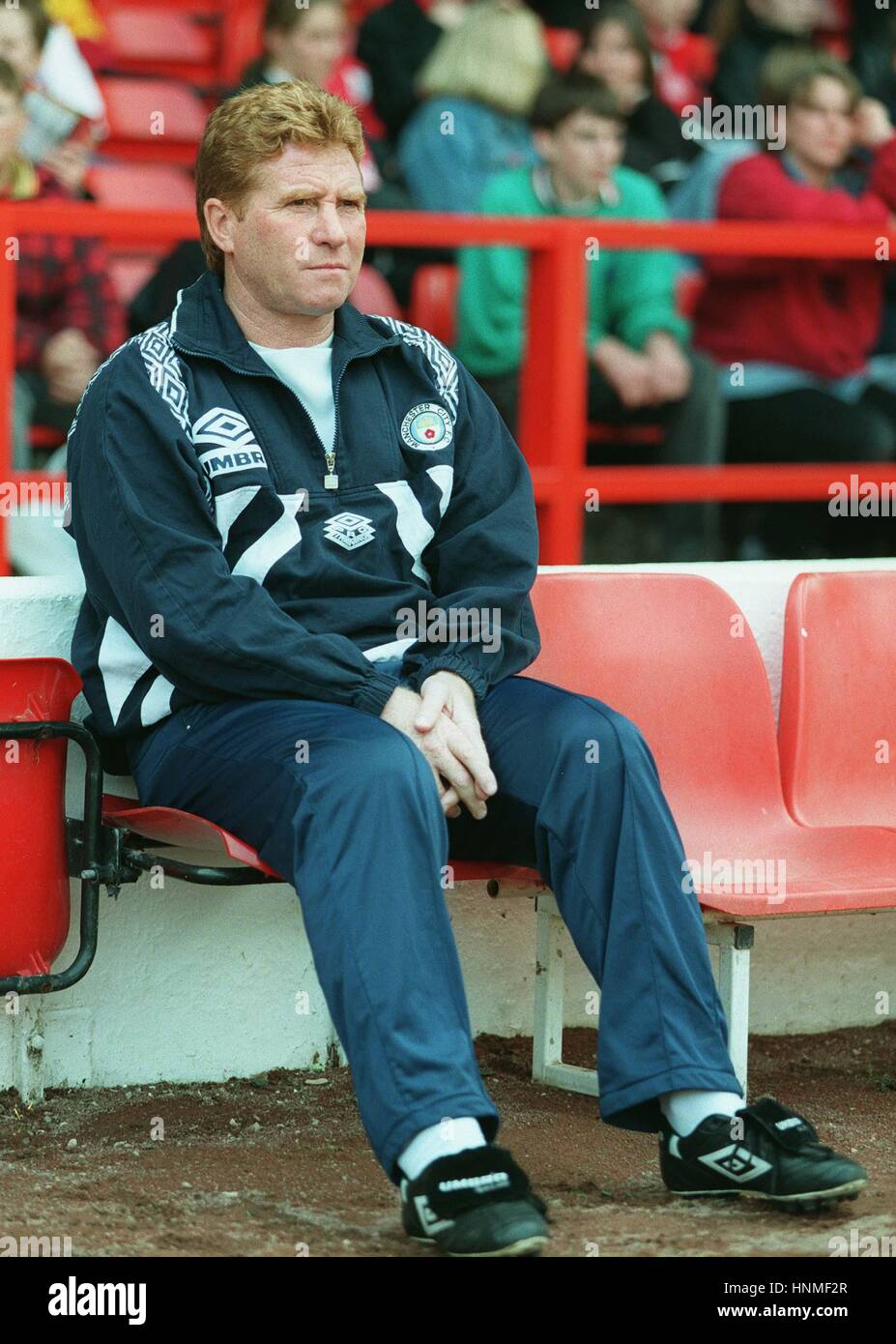 ALAN BALL MANCHESTER CITY FC MANAGER 21 November 1995 Stock Photo - Alamy