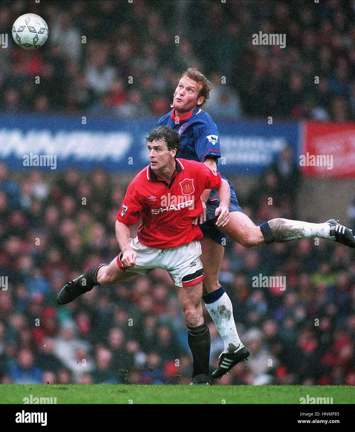 Mark hughes chelsea manchester united hi-res stock photography and ...