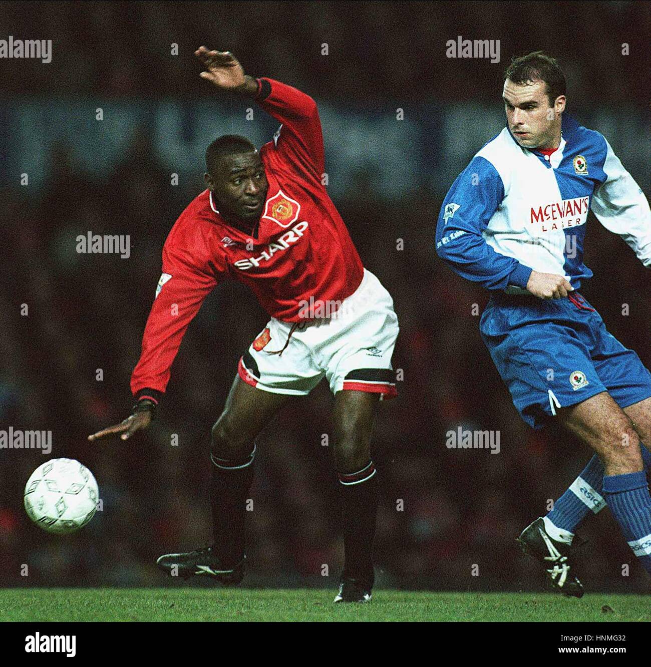 ANDY COLE BEATS OFF CHALLENGE MANCHESTER UNITED V BLACKBURN 22 January ...