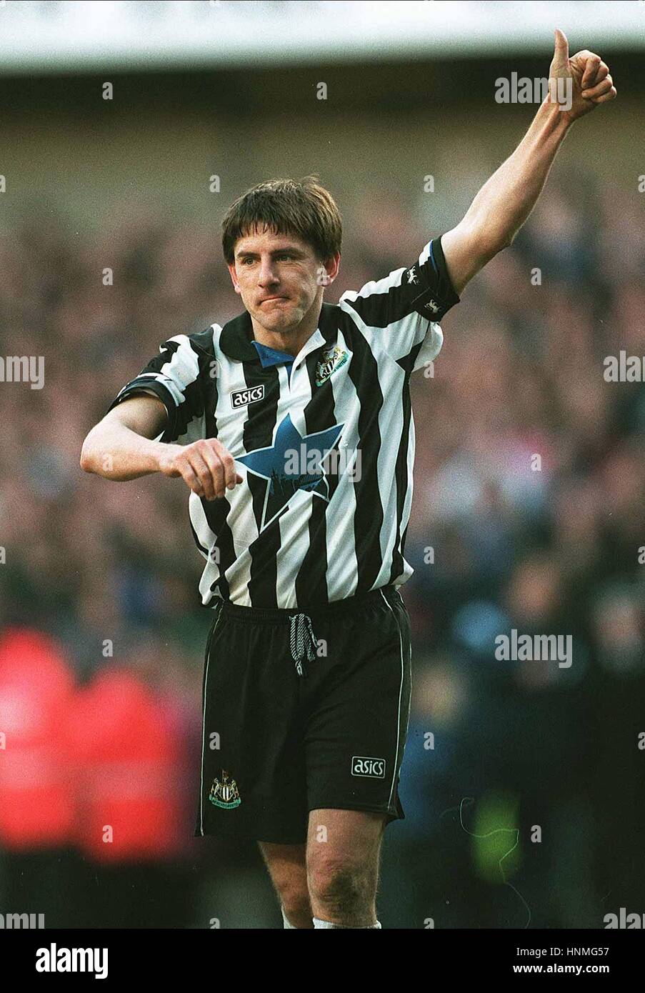 PETER BEARDSLEY NEWCASTLE UTD V ARSENAL 19 March 1995 Stock Photo - Alamy