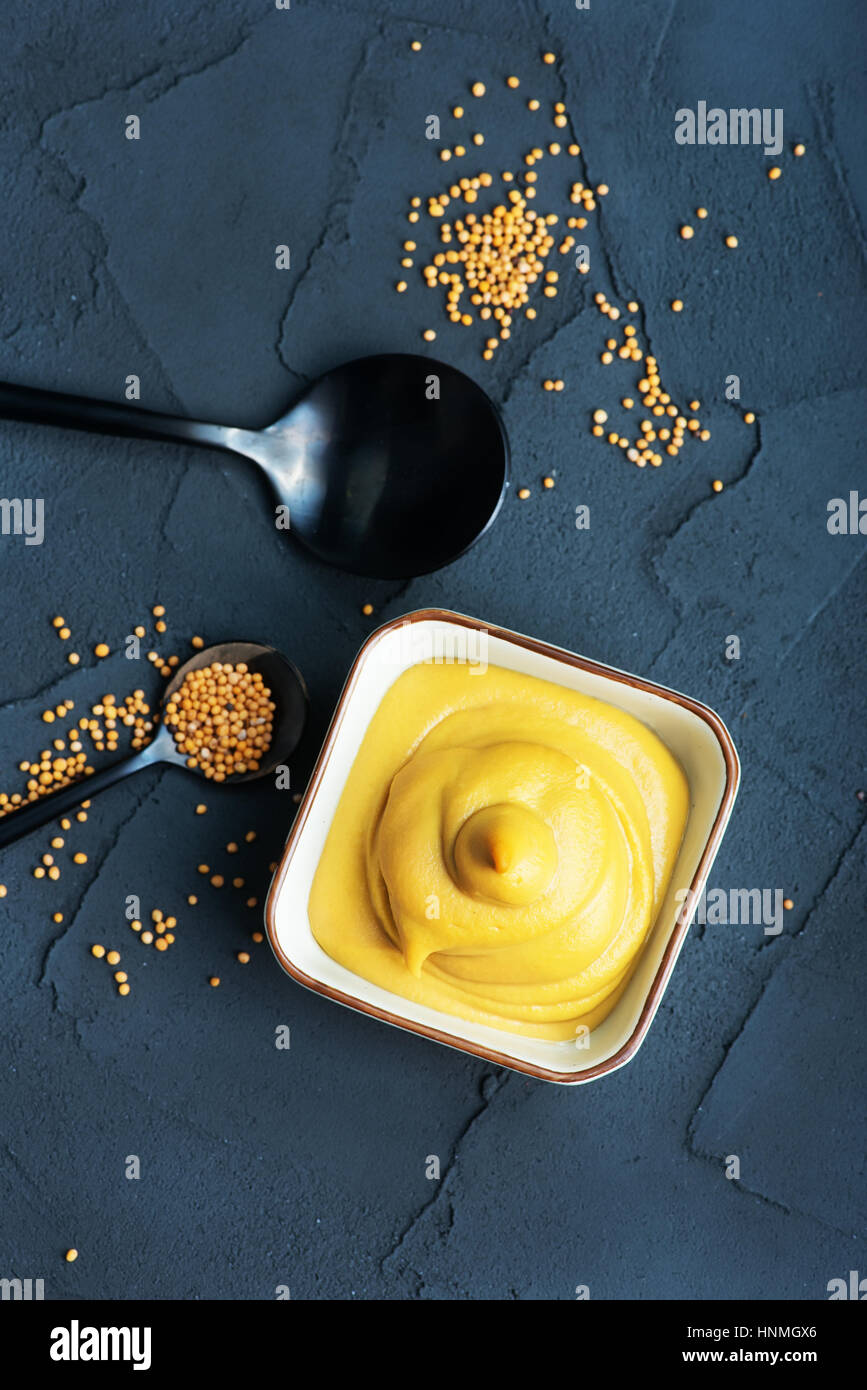 mustard in bowl and on a table Stock Photo - Alamy
