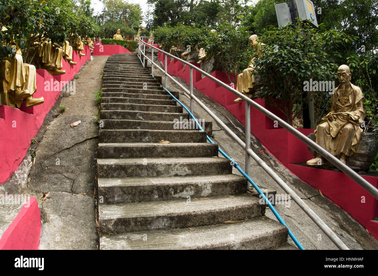 Religious themed statues hi-res stock photography and images - Alamy