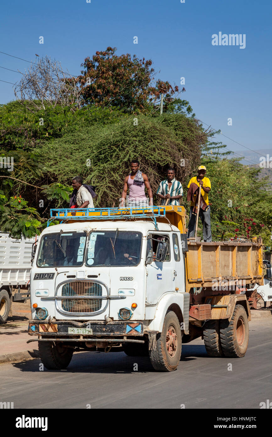 African building workers hi-res stock photography and images - Alamy