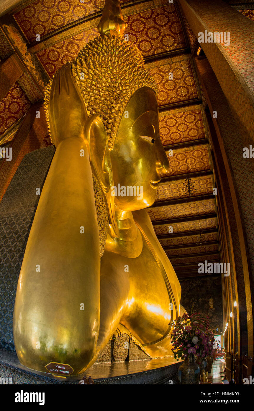 The large reclining Buddha statue at Wat Pho in Bangkok, Thailand Stock ...
