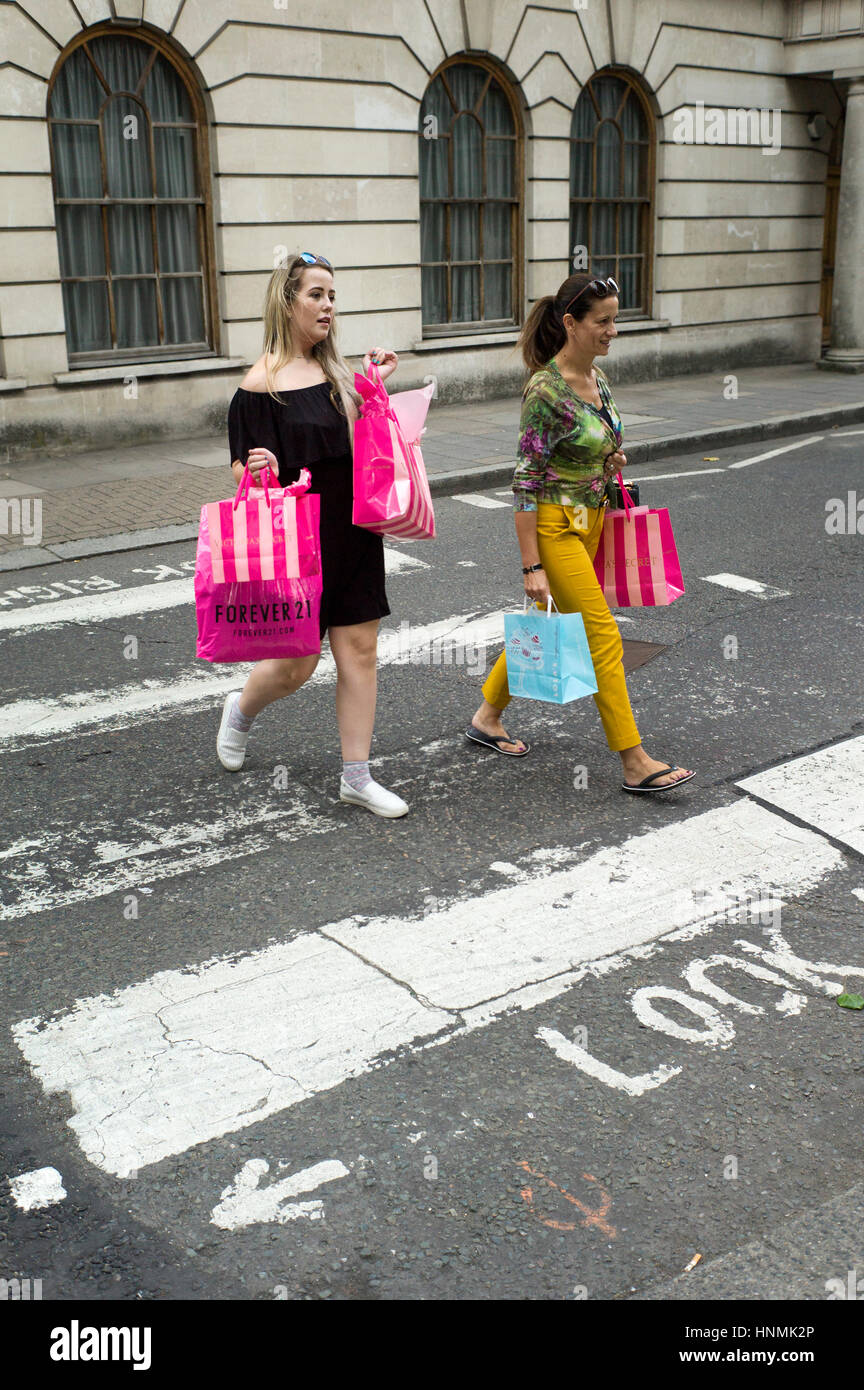 Woman shopping bags high street hi-res stock photography and images - Alamy
