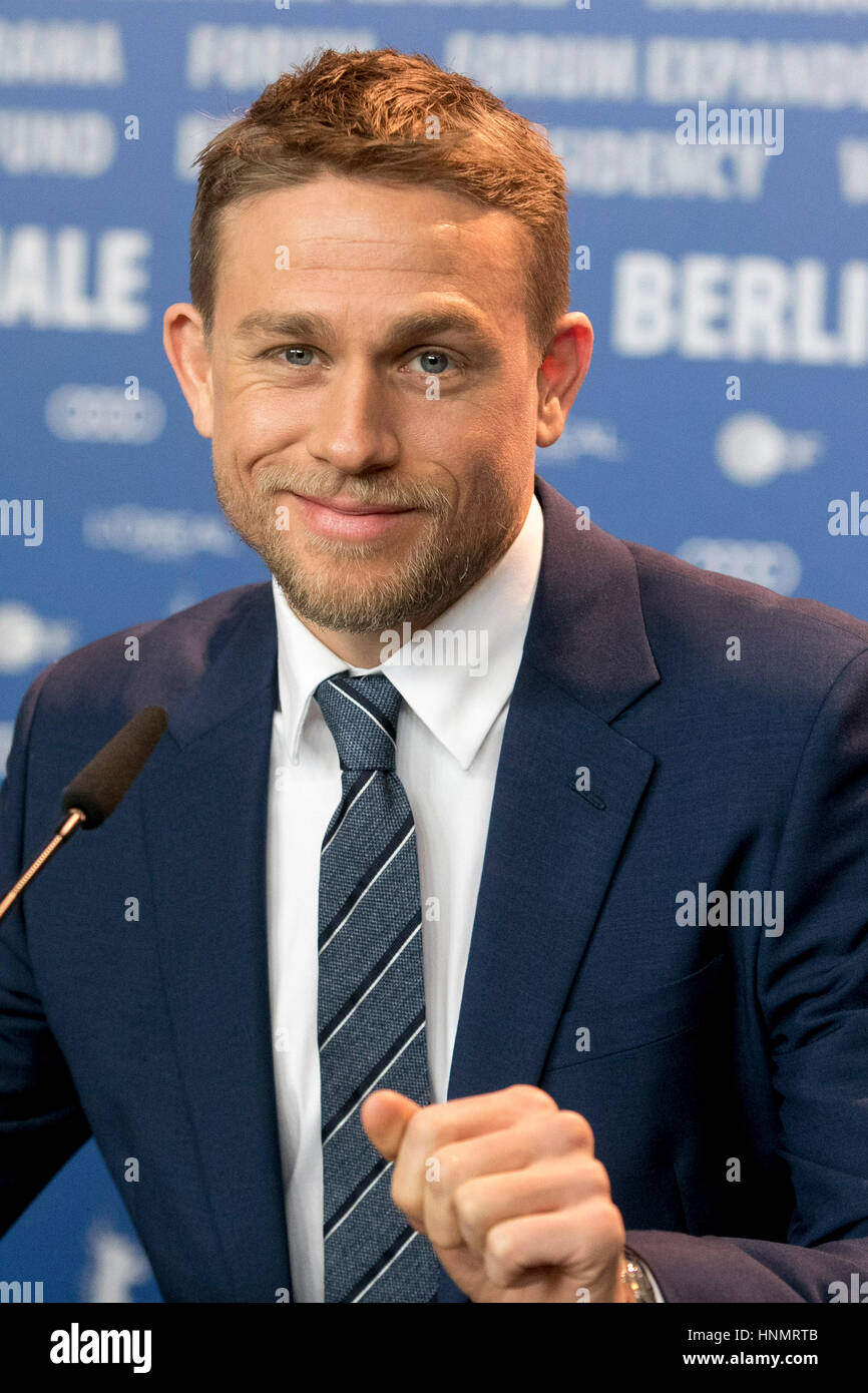 Actor charlie hunnam press hi-res stock photography and images - Alamy