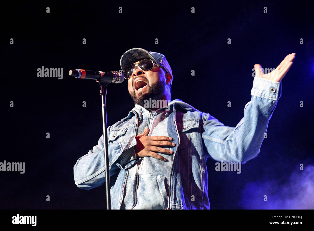 Musiq soulchild performing hi-res stock photography and images - Alamy
