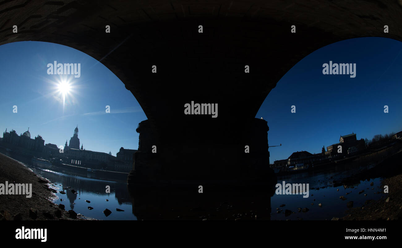 Dresden, Germany. 15th Feb, 2017. The Augustus Bridge is illuminated by ...