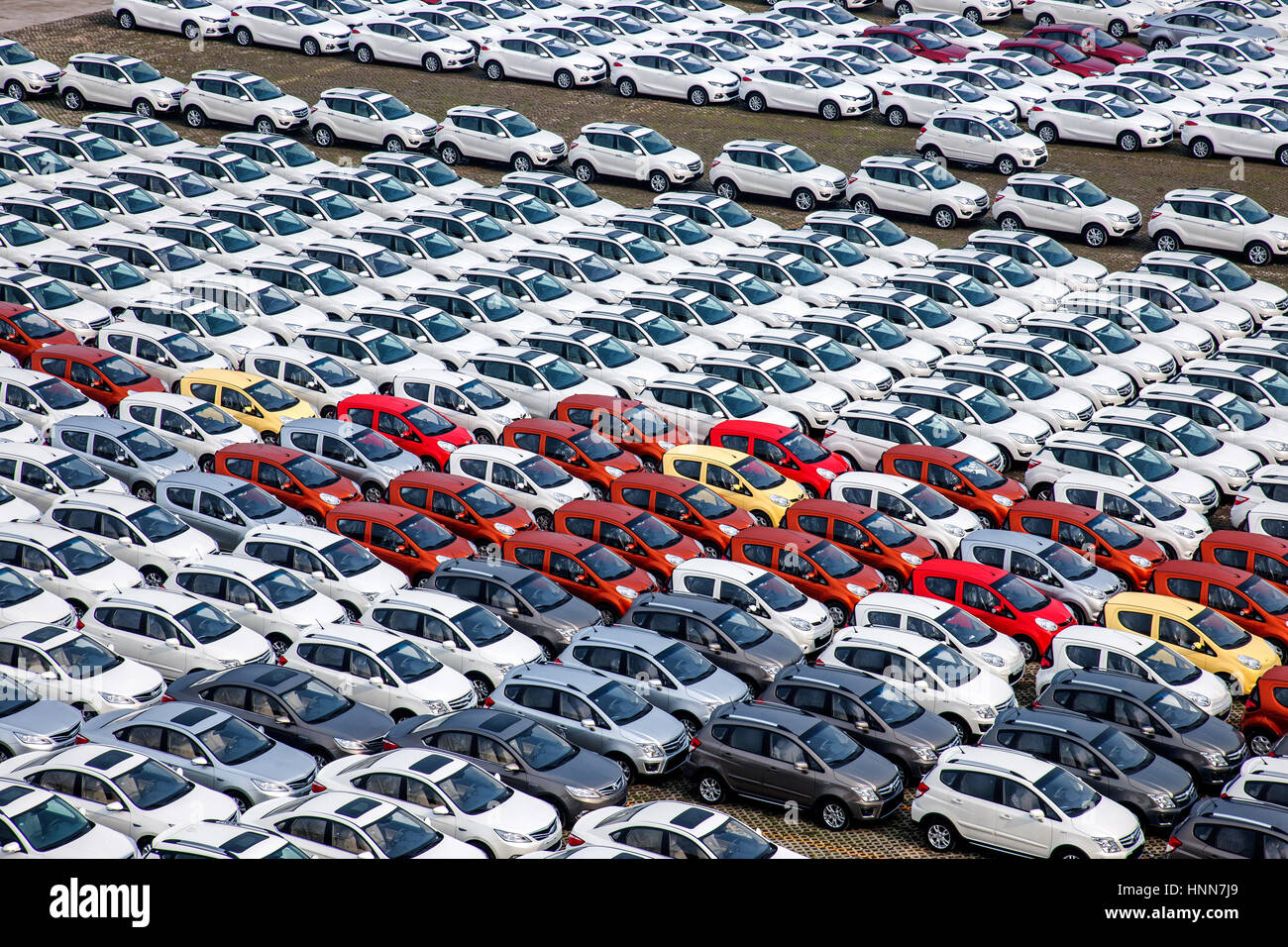 New car parking lot hi-res stock photography and images - Alamy