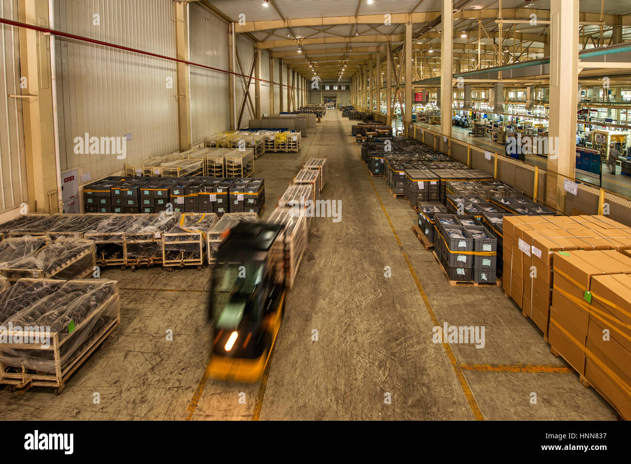 Men packing in warehouse hi-res stock photography and images - Alamy