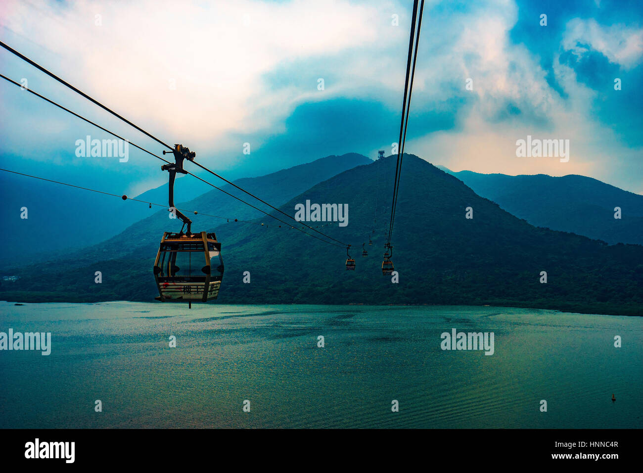 Hongkong Da Yu Shan cable car Stock Photo - Alamy