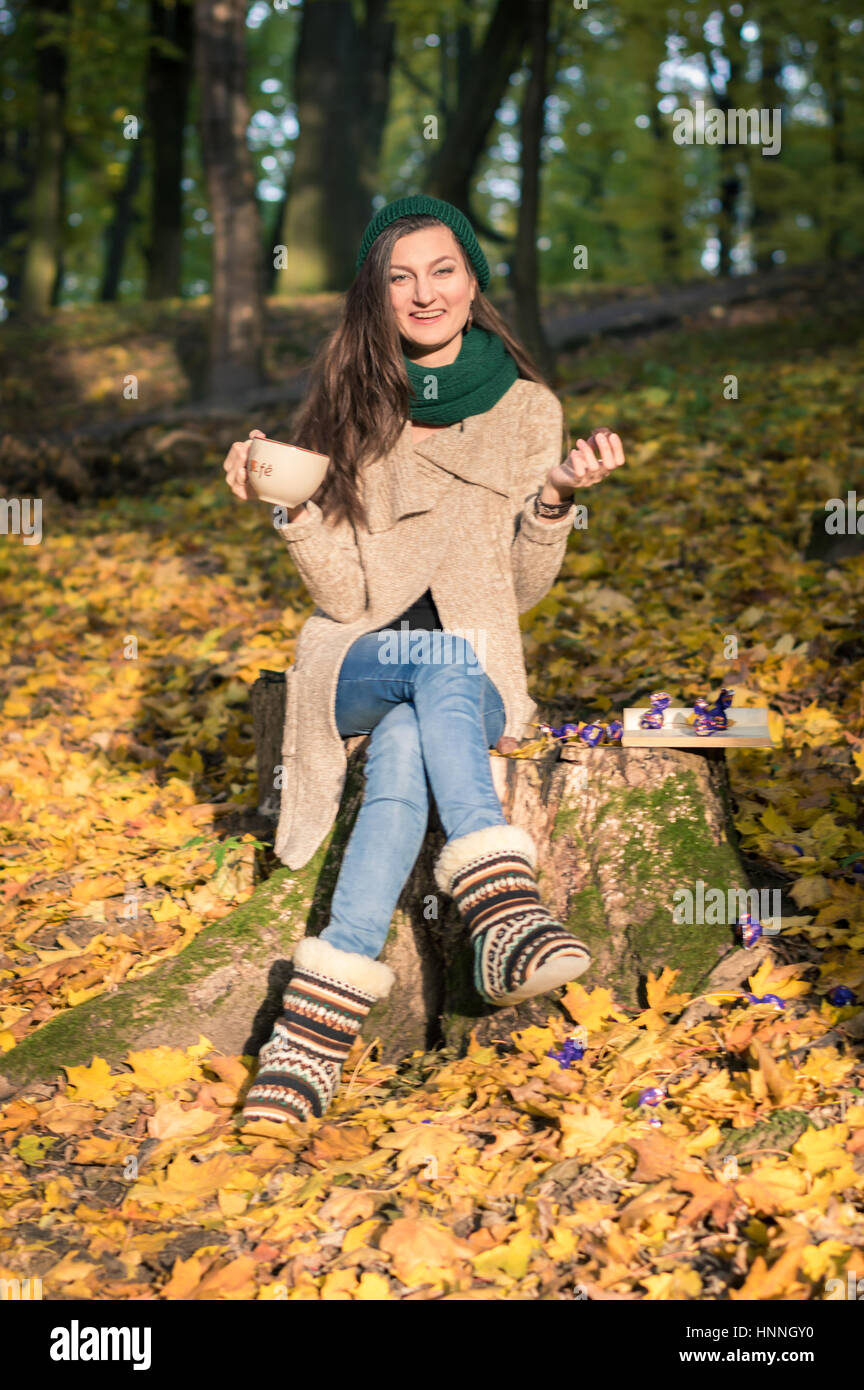 girl sitting on tree stump Stock Photo - Alamy