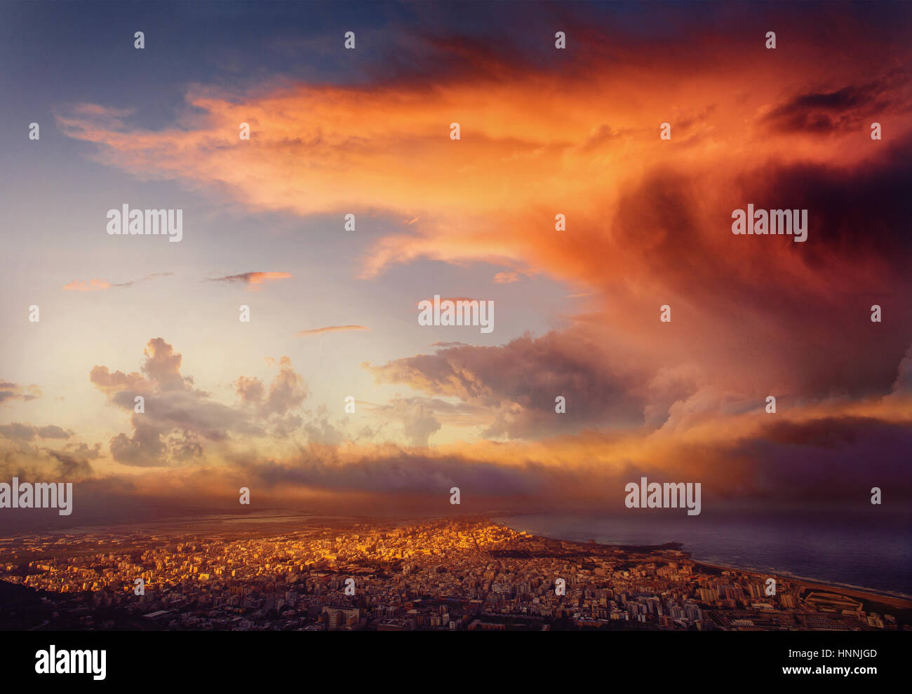 Streets from a height hi-res stock photography and images - Alamy