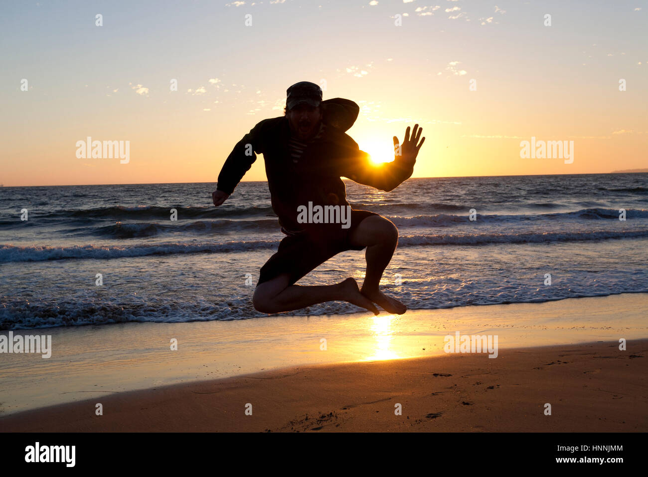 Silhouette jumping beach hi-res stock photography and images - Alamy