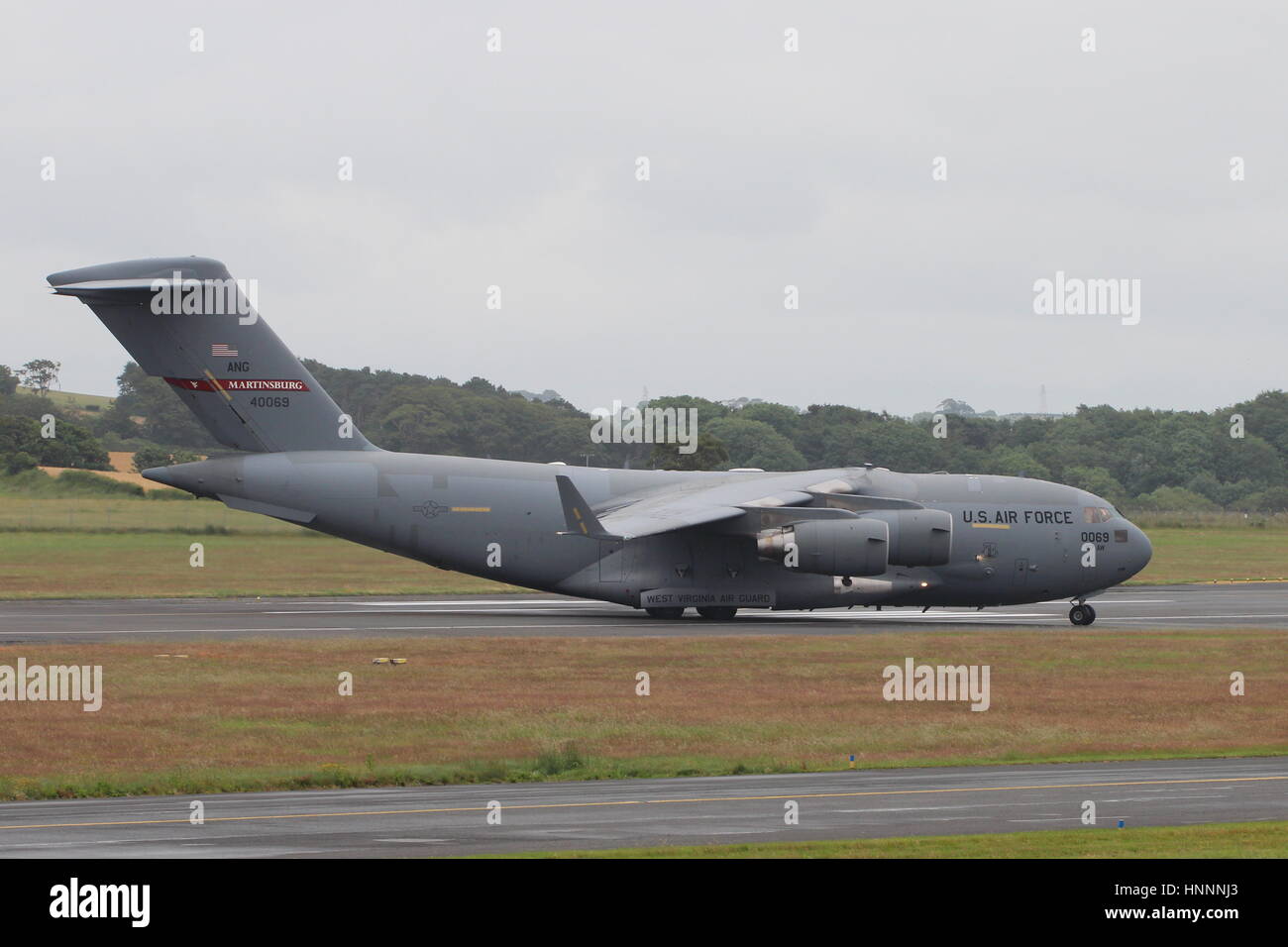 94-0069, a Boeing C-17A Globemaster III operated by the United States ...