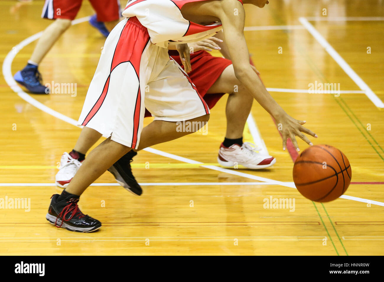 Boy dribble basketball hi-res stock photography and images - Alamy