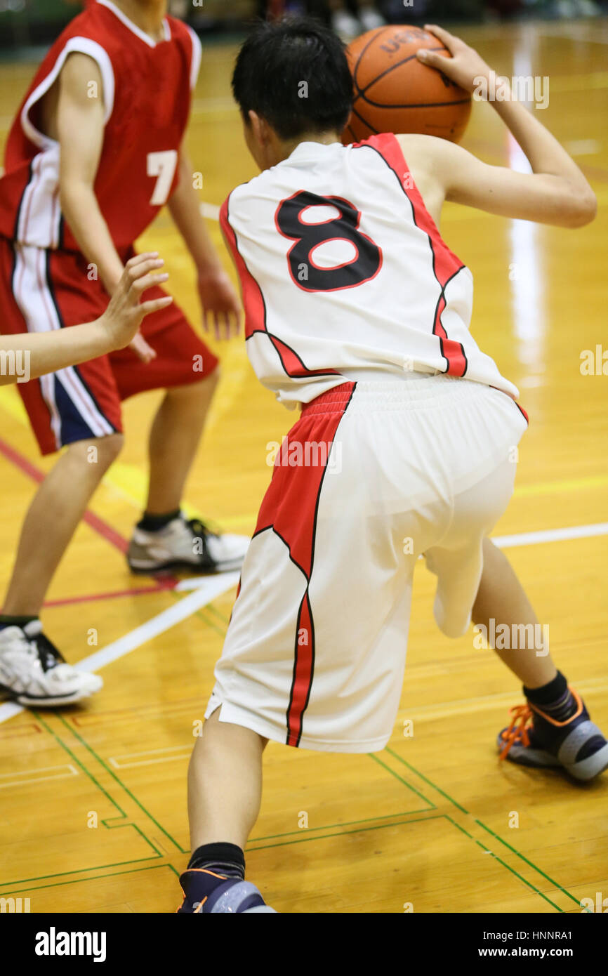 Boy dribble basketball hi-res stock photography and images - Alamy