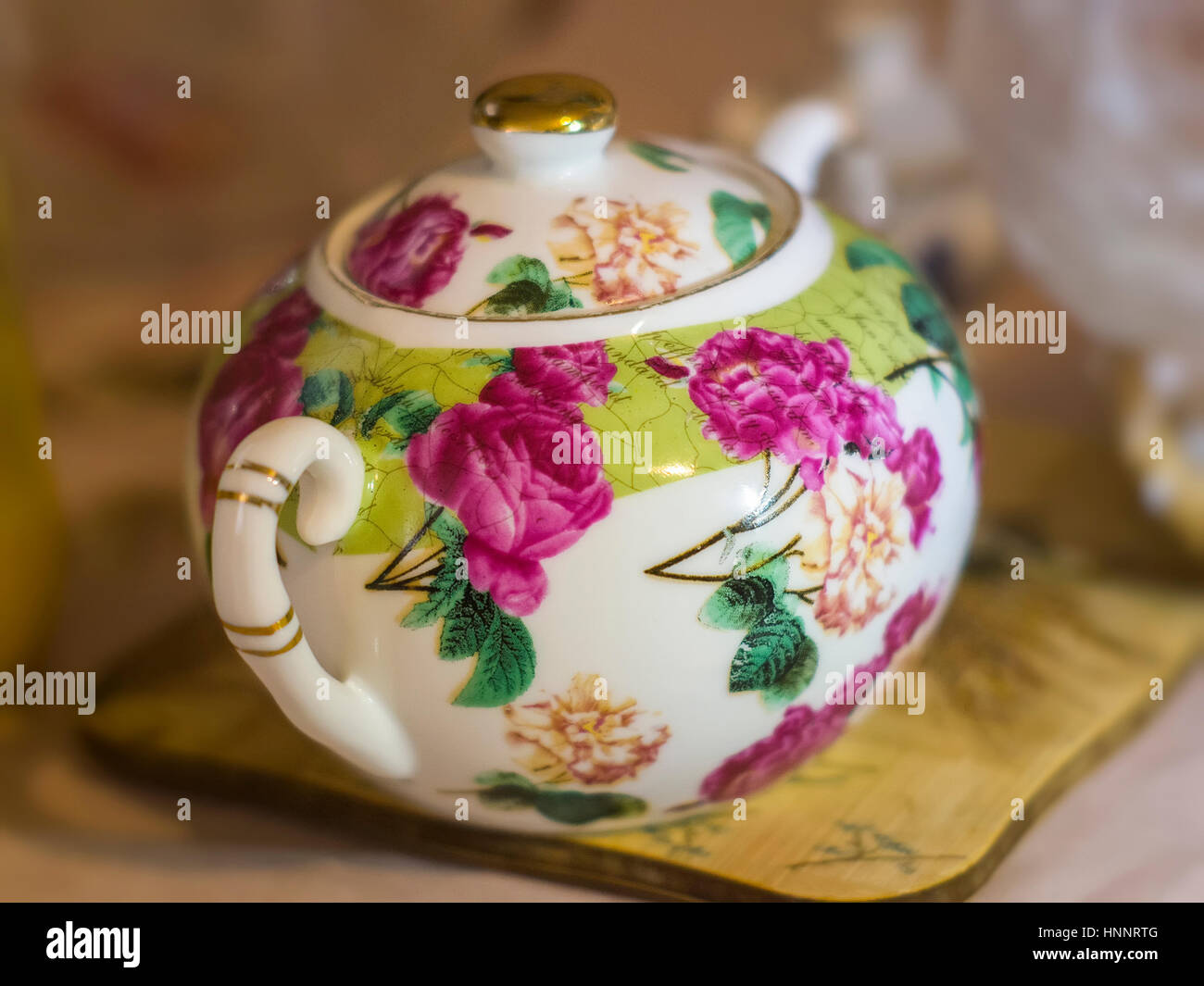 Sugar dispenser table hi-res stock photography and images - Alamy