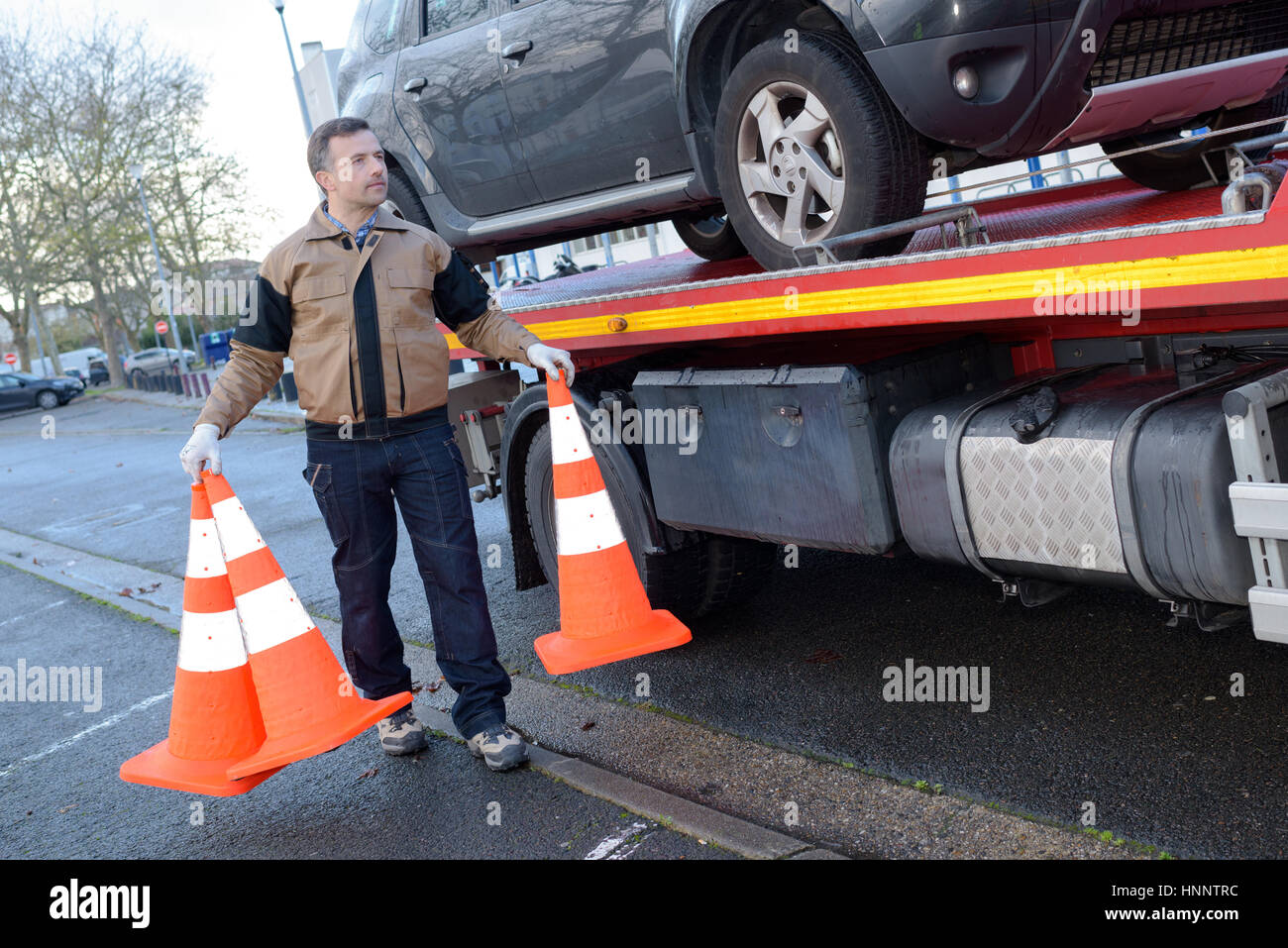 loading a car Stock Photo - Alamy