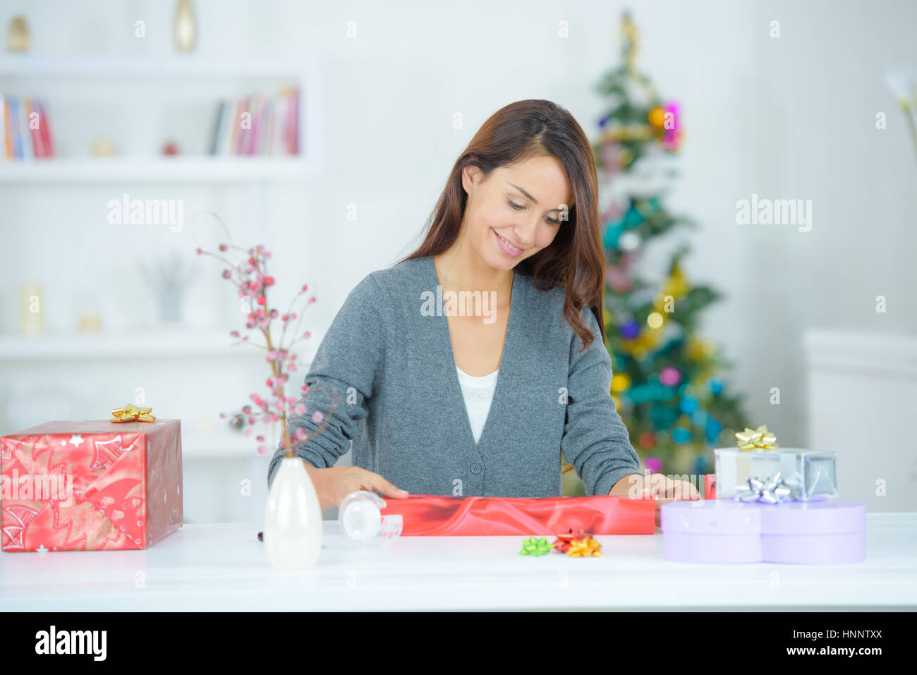 Women wrapping hi-res stock photography and images - Alamy