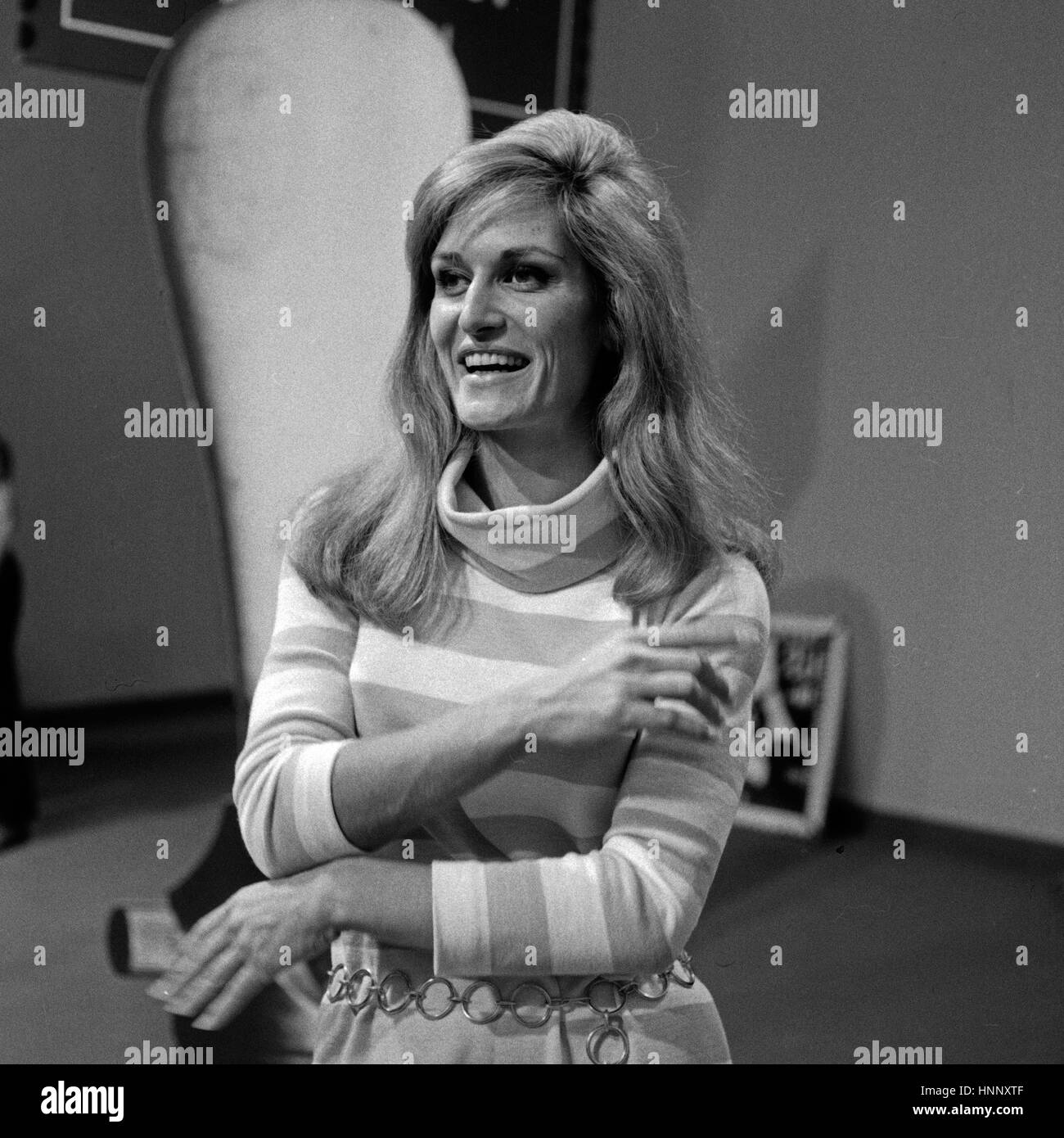 Französisch italienische Sängerin Dalida, bei einem Auftritt ...