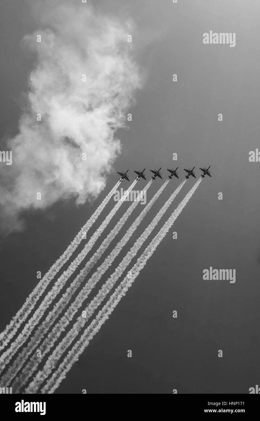 Jet fighter fly in sky Black and White Stock Photos & Images - Alamy