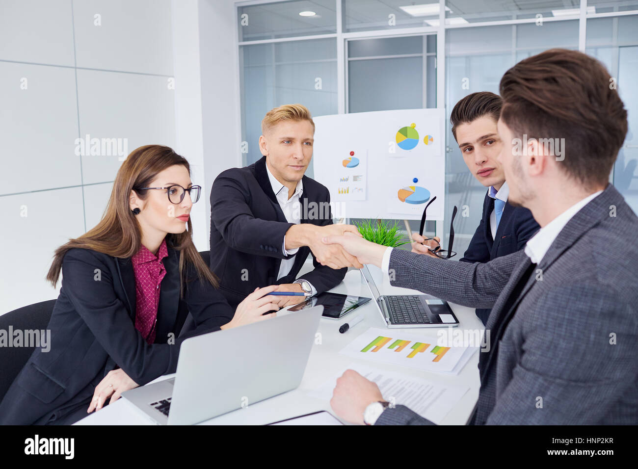 Handshake teamwork people team hi-res stock photography and images - Alamy