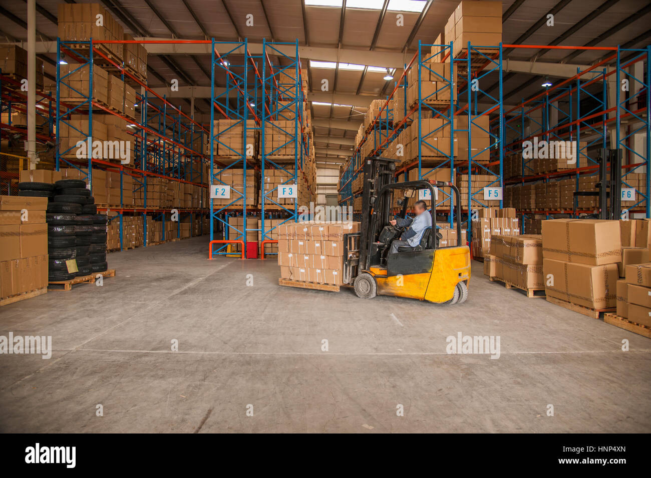 Men packing in warehouse hi-res stock photography and images - Alamy
