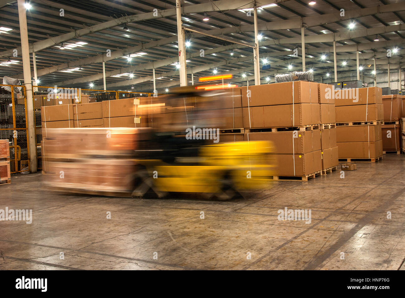 Men packing in warehouse hi-res stock photography and images - Alamy