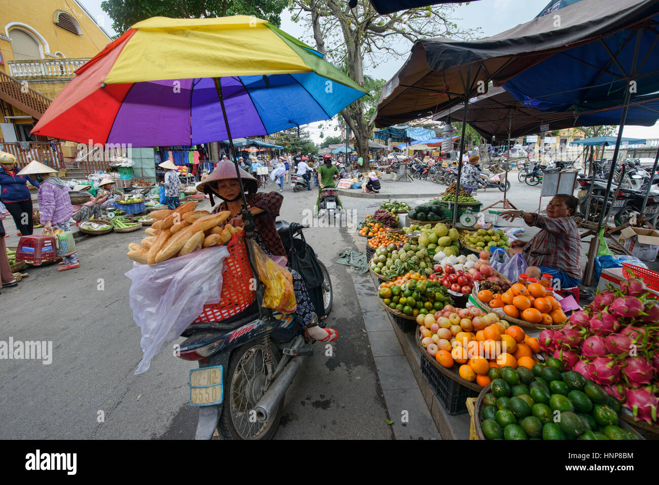 French bread vendor, Hoi An, Vietnam Stock Photo - Alamy