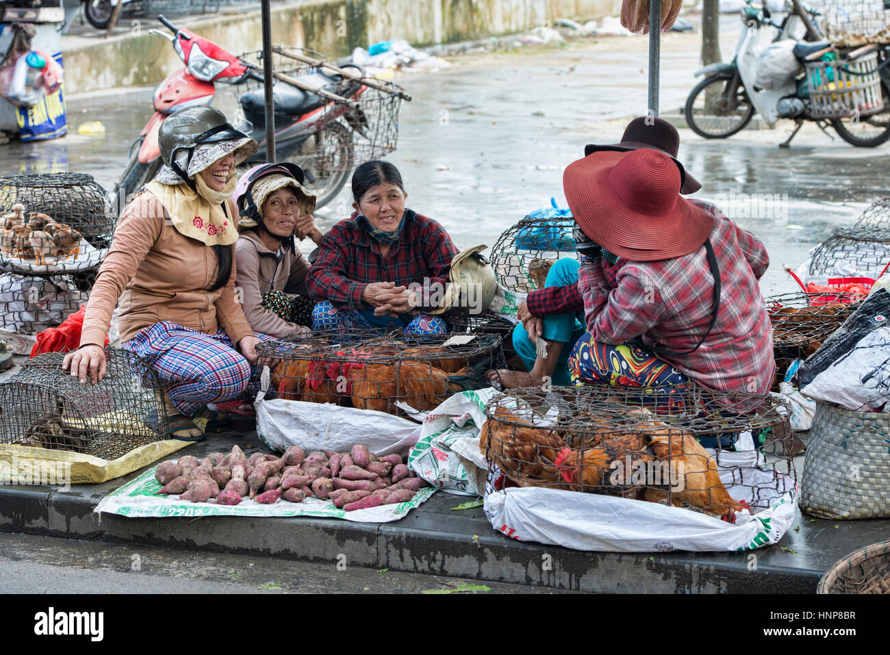 Chicken sellers hi-res stock photography and images - Alamy