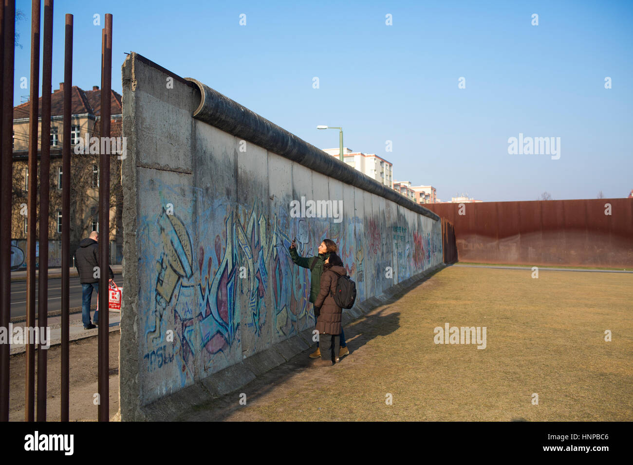 remembrance & memorials of the wall in Berlin during the cold war Stock ...