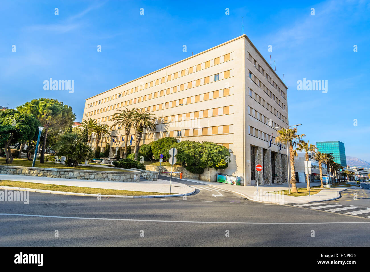 Political center hi-res stock photography and images - Alamy