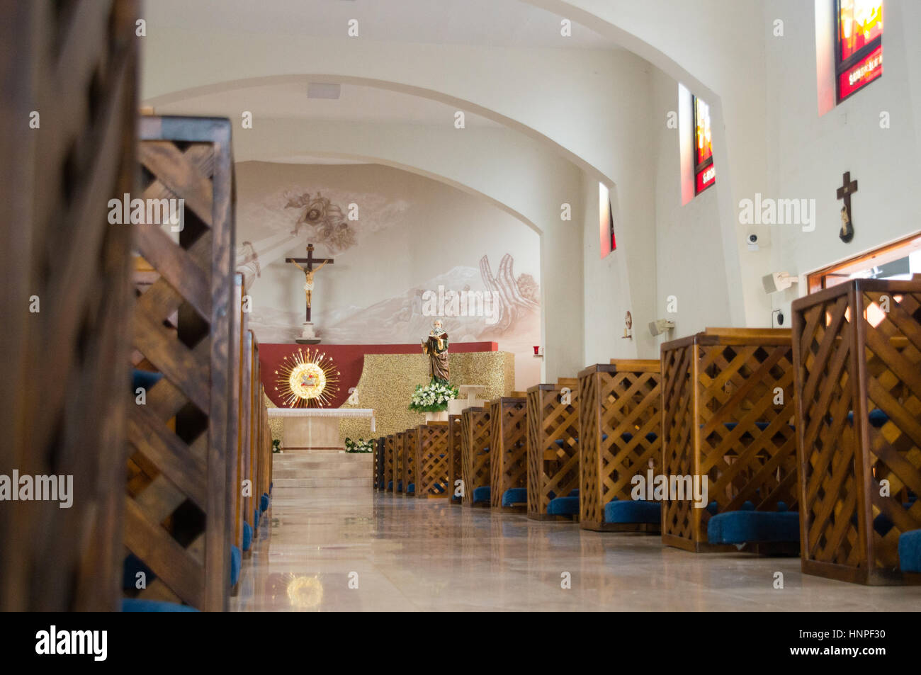Central aisle hi-res stock photography and images - Alamy