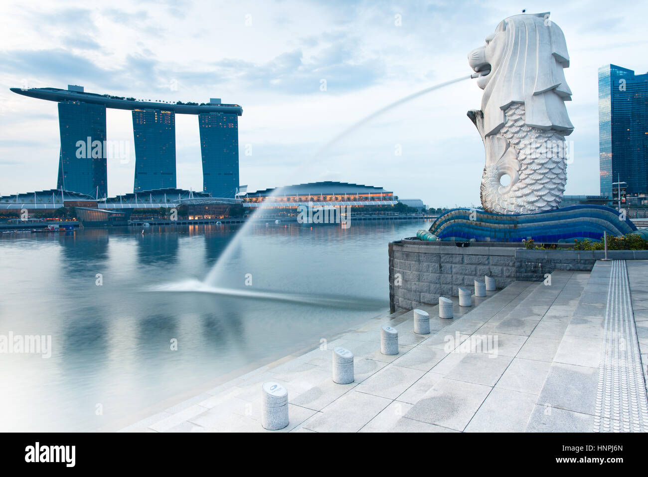 Singapore merlion view merlion statue hi-res stock photography and ...