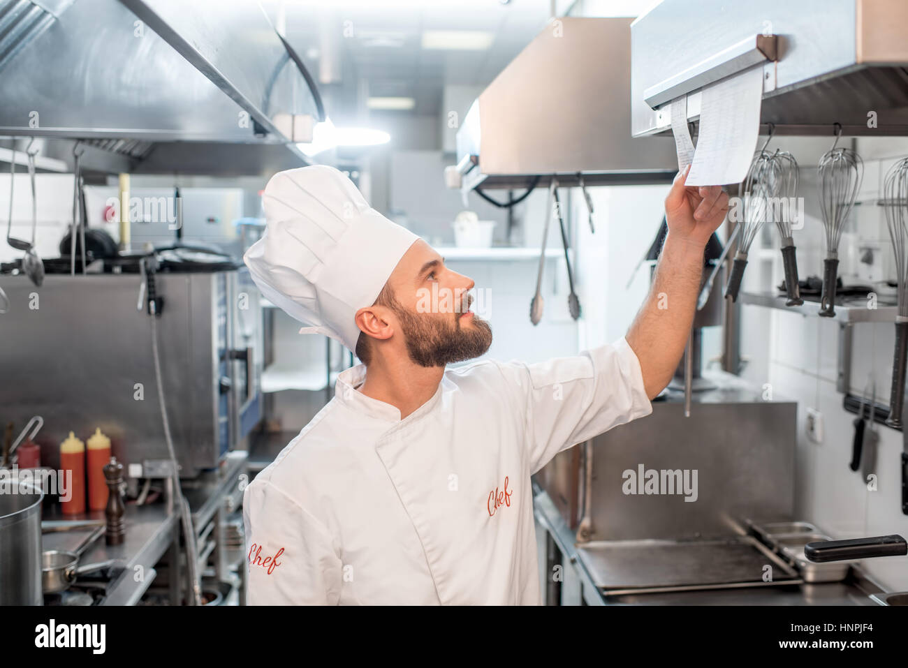Chef cook checking the order at the restaurant kitchen Stock Photo - Alamy