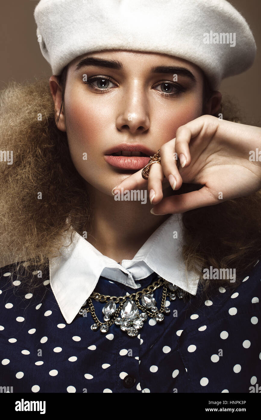 Girl retro art hi-res stock photography and images - Alamy