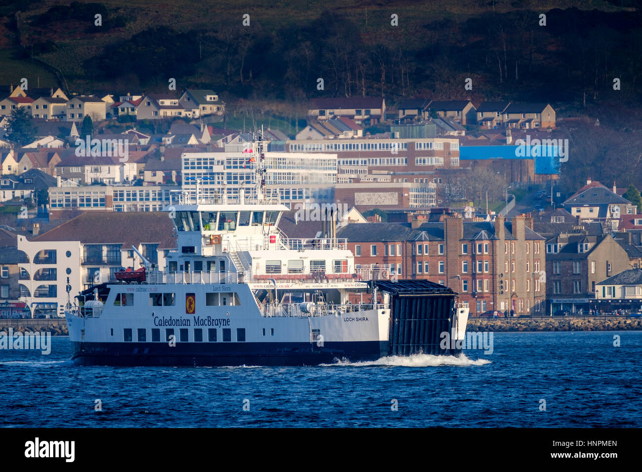 The Calmac ferry 'Loch Shira' making the short crossing from Largs on ...