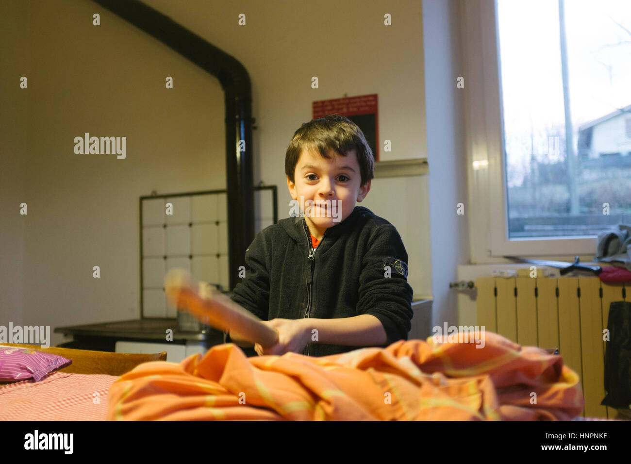 Chid cook home hi-res stock photography and images - Alamy