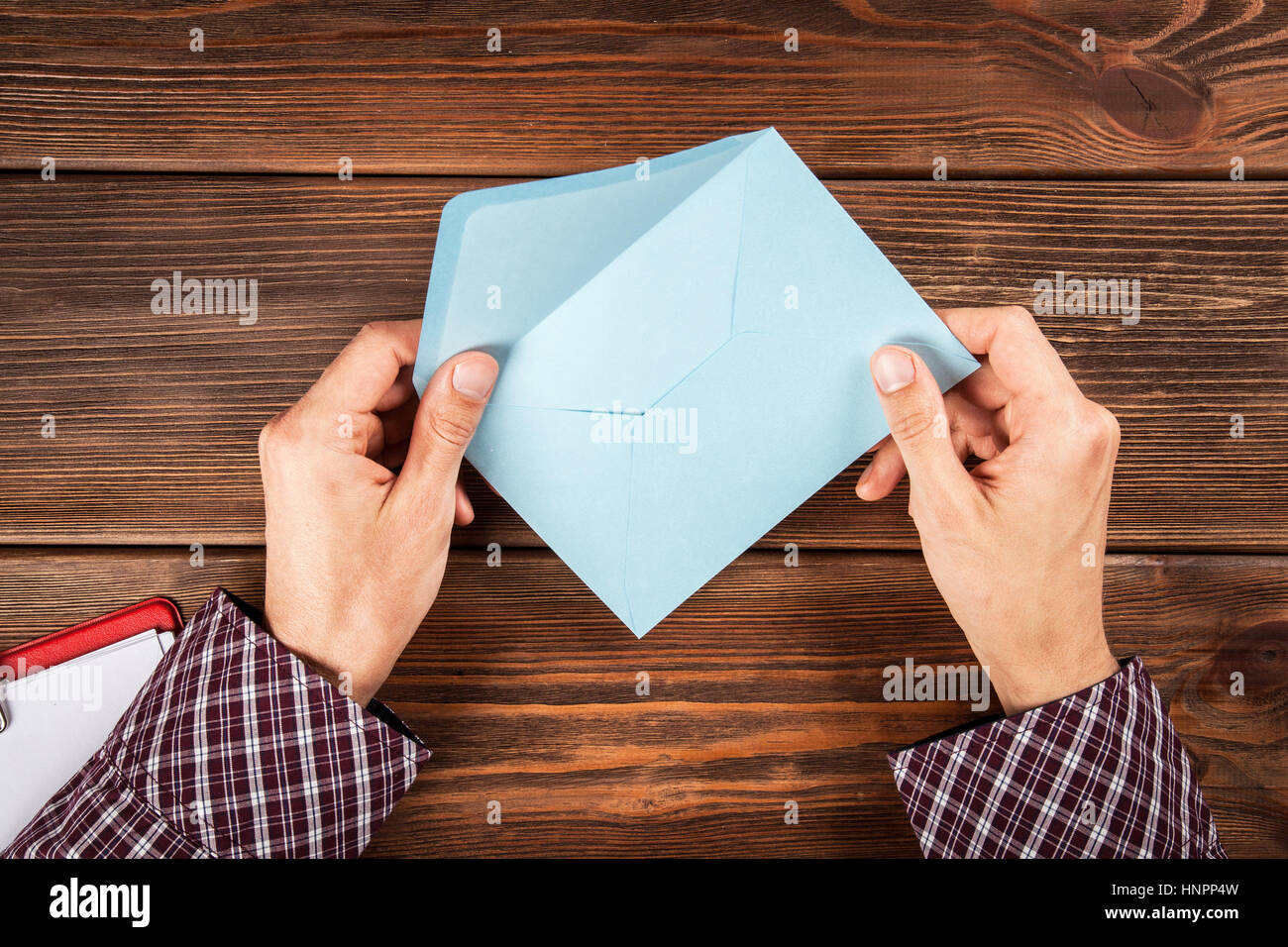 Letter envelope table hi-res stock photography and images - Alamy