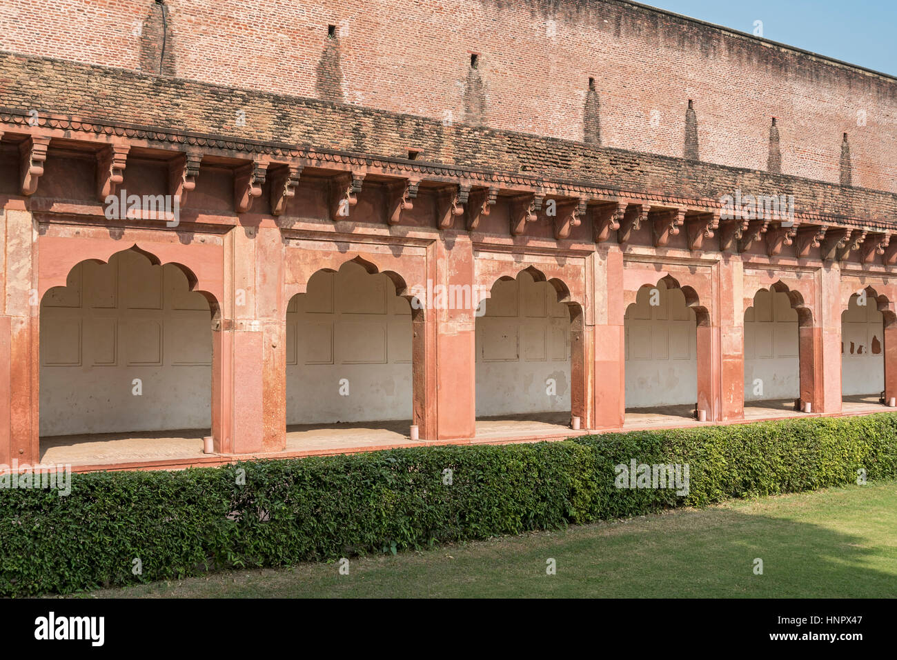 Covered colonnaded passageway, Agra Fort, India Stock Photo - Alamy