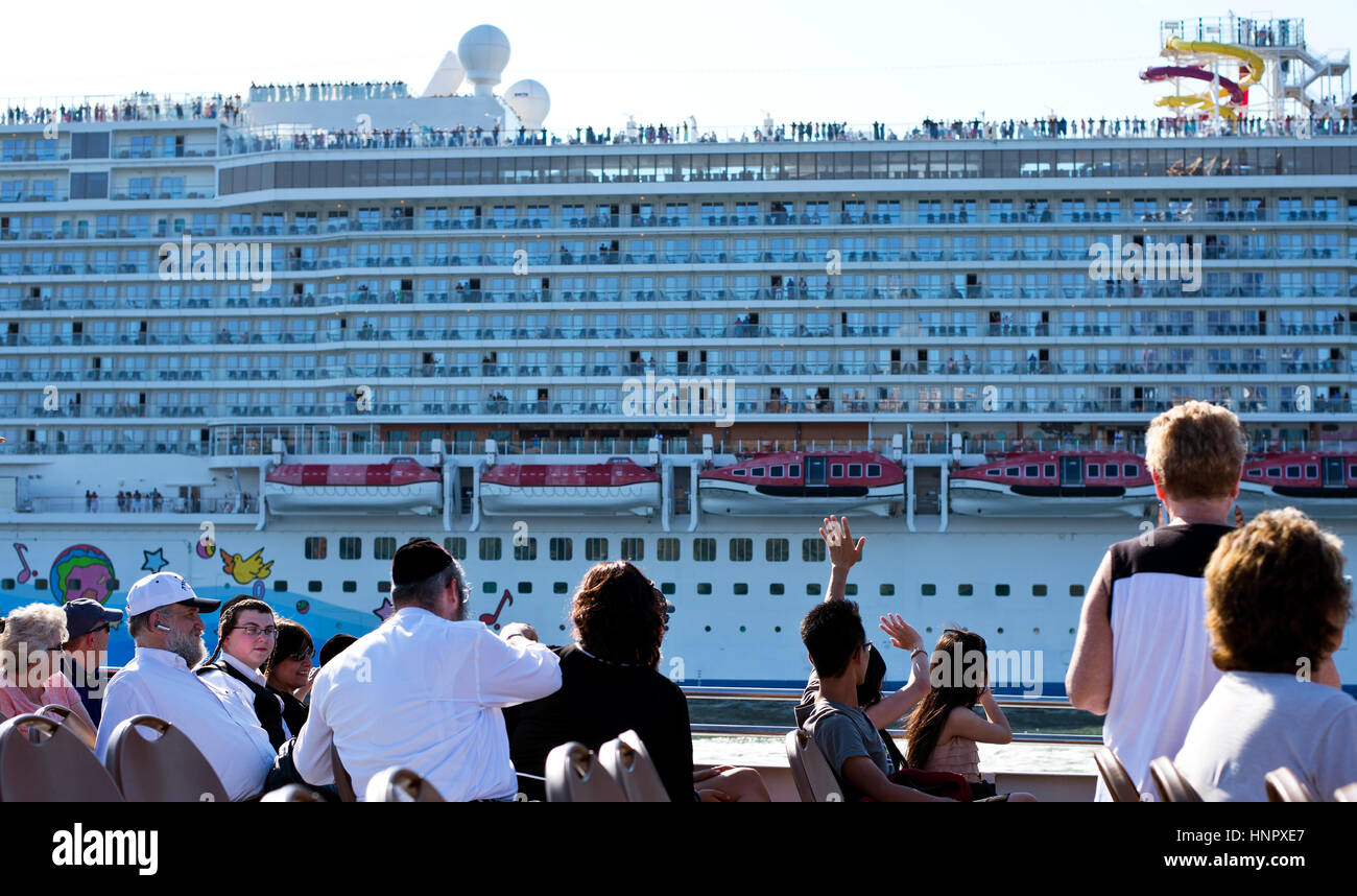 Waving Goodbye Ship High Resolution Stock Photography and Images - Alamy