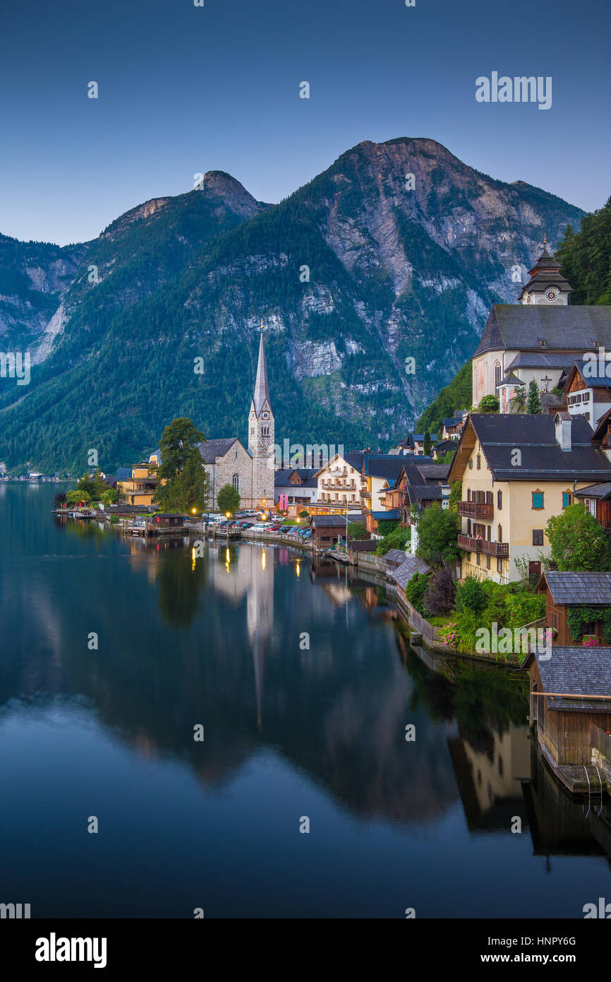 Scenic picture-postcard view of famous historic Hallstatt lakeside town ...