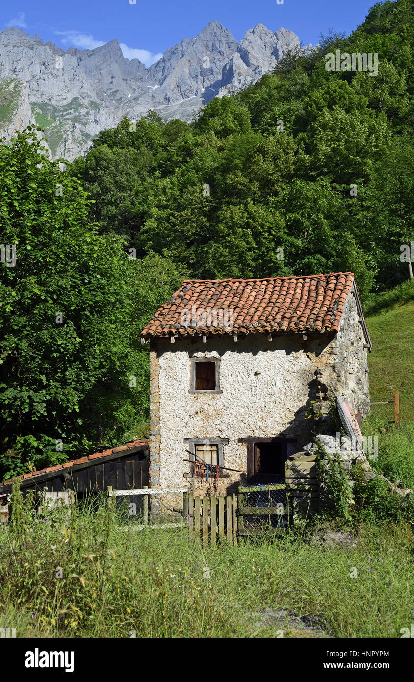 An abandoned house in the hamlet of Cain de Arriba, near Cain in the ...