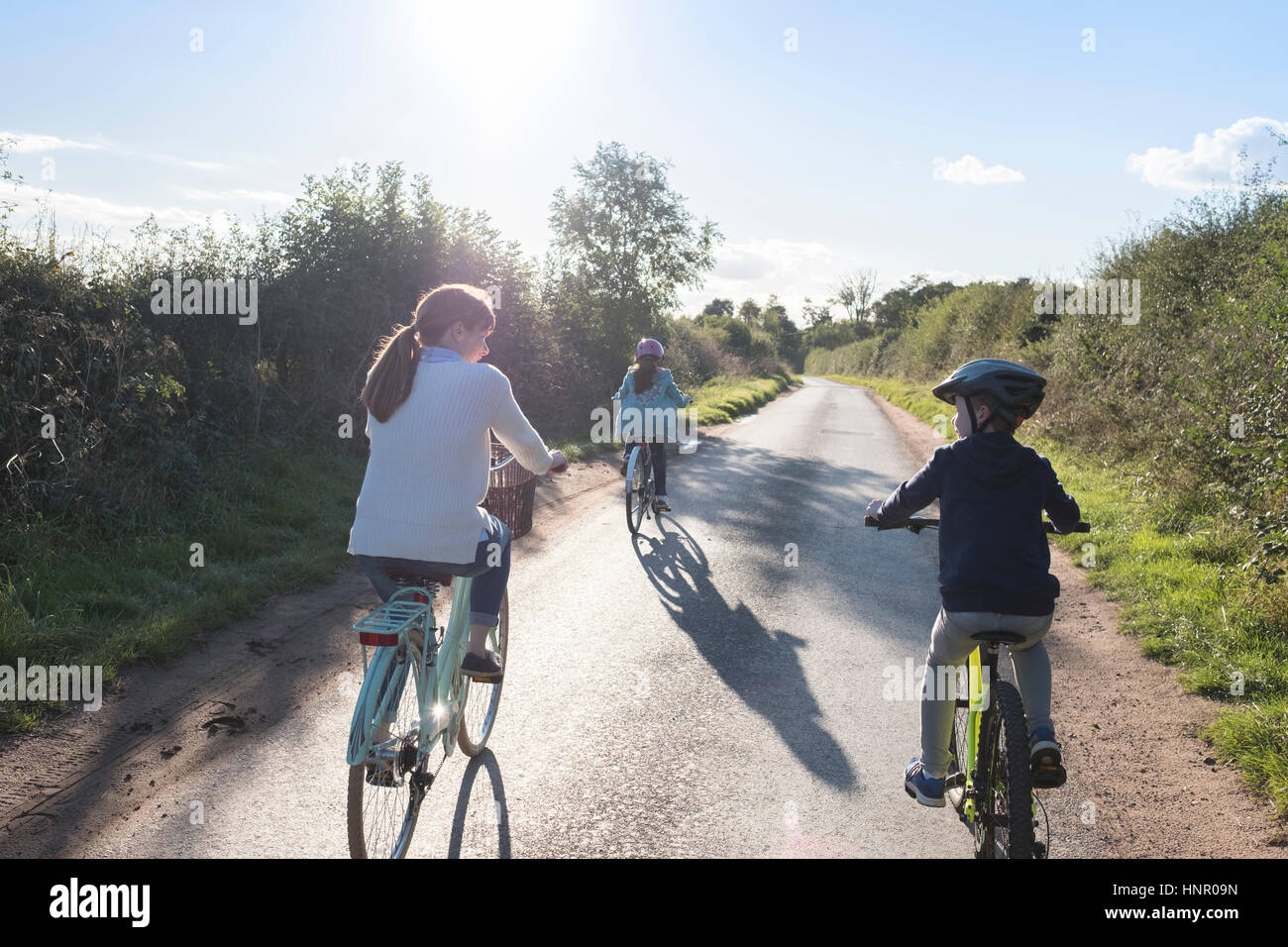 Family bike ride countryside hi-res stock photography and images - Alamy